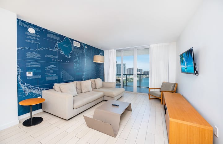 Modern 1br W- Kitchen On 30th Floor, Epic Views - Hallandale Beach, FL