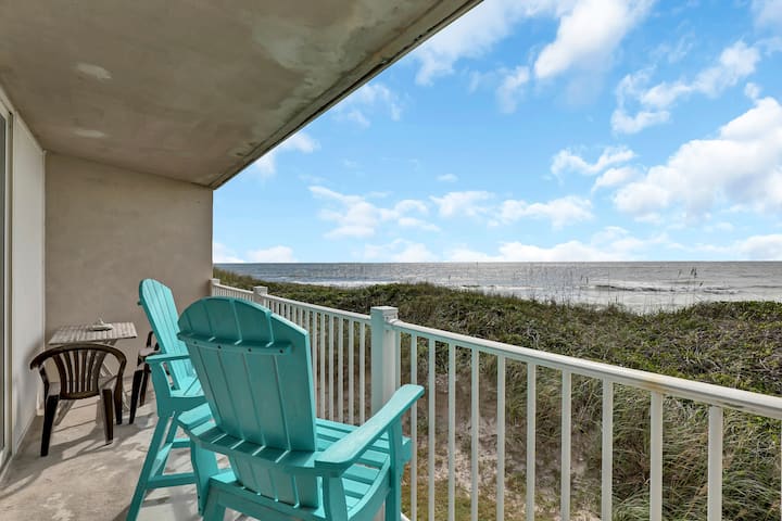 Arcade & Oceanfront Condo, Direct Beach, Pool - Sneads Ferry, NC