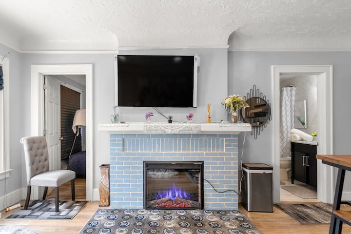 Cozy Two Bedroom Apartment - Dearborn, MI