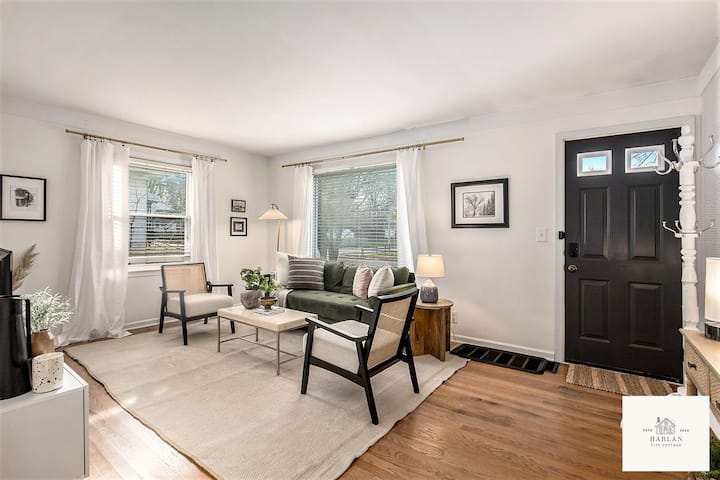 The Harlan City Cottage - 
Extended Stay Welcome - Grand Rapids, MI