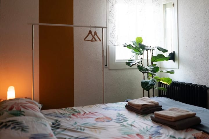 Spacious Room Near Sea Beach (3 Minutes) And Metro - Mollet del Vallès