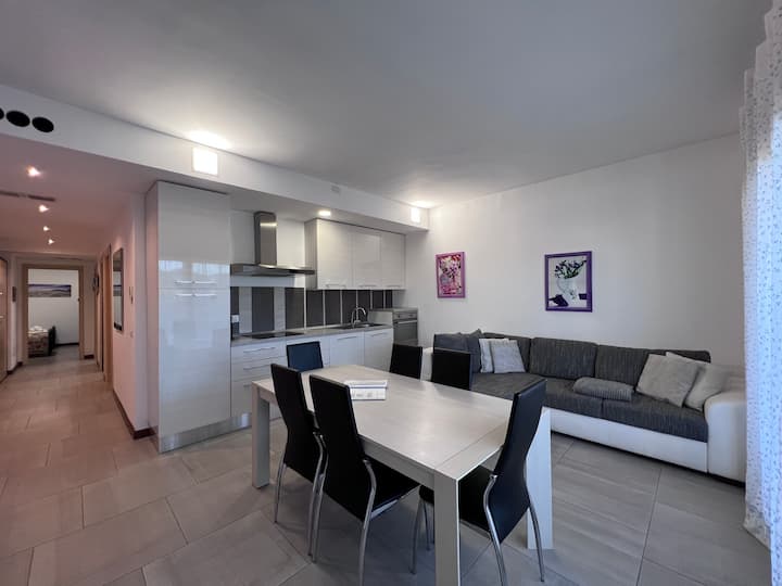 Smeralda Flats, N.5 2 Camere & Parking - Monti