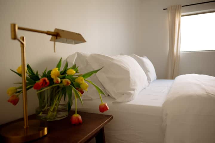2 Bed 1 Bath Apt In Hollywood With Parking - Los Ángeles, CA