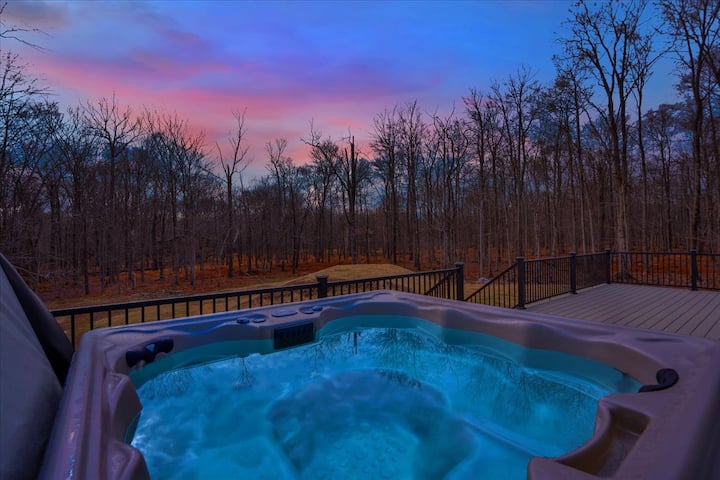Poconos Getaway With Hot Tub And Game Room! - Moscow, PA