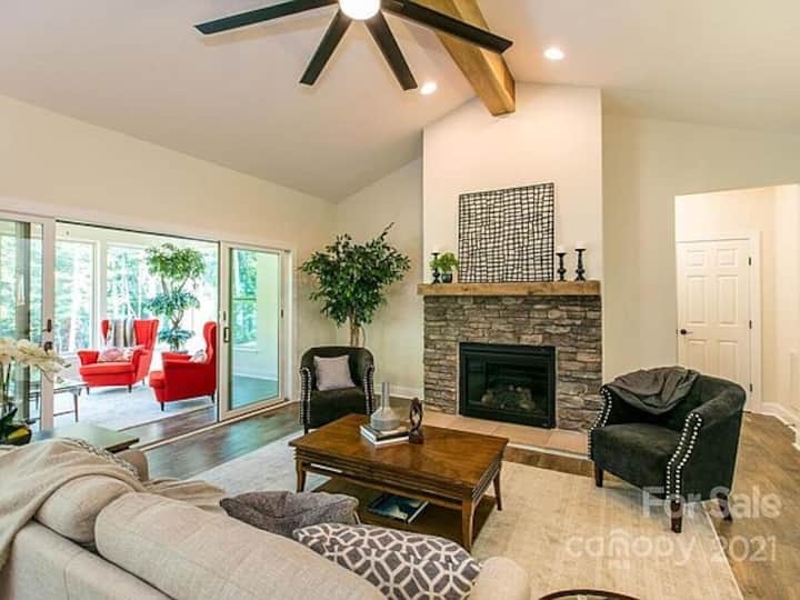 Mountain Lake Home With View - Hendersonville, NC