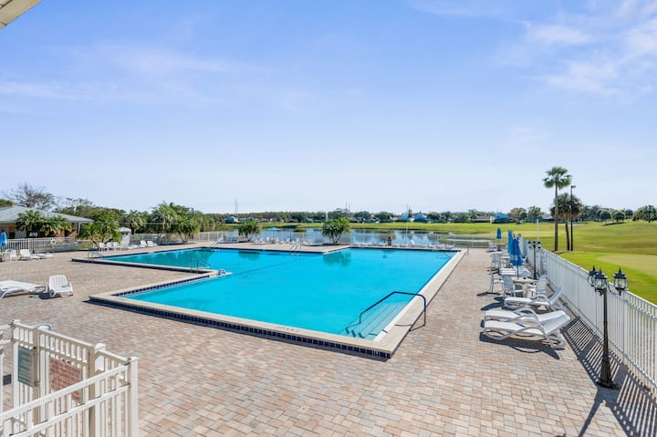 Cozy Apt W/ Pool, Hot Tub, Golf, Near Downtown! - Orlando, FL