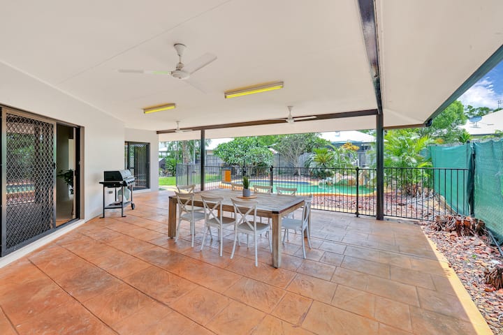 Rosebery Retreat | Saltwater Pool | 5 Bedrooms - Palmerston