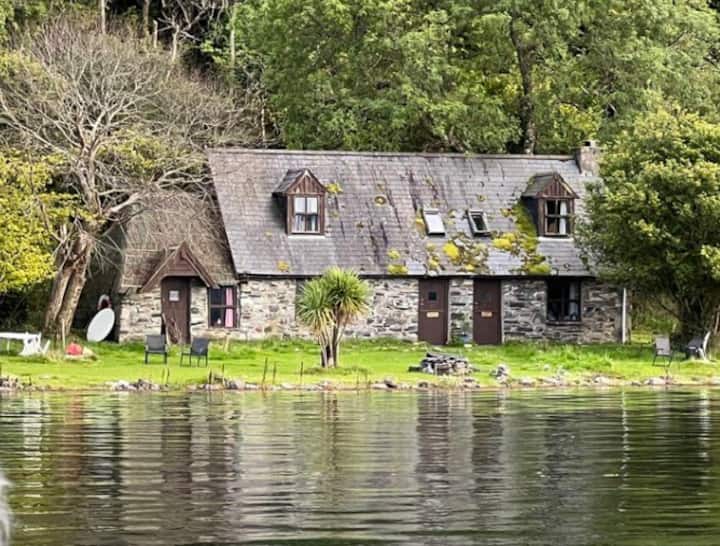 Large Fisherman's Beach Cottage (1/2 Of Building) - Kyle of Lochalsh
