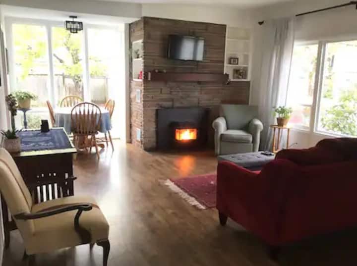 Tranquil Cottage Escape - Springfield, OR