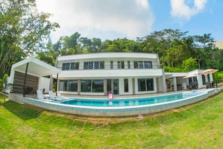 Casa De Campo Cerca A La Vega - Nocaima
