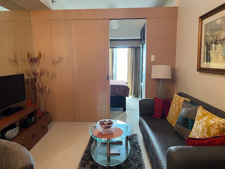 1br Taal Lake Balcony View Tagaytay - Tagaytay