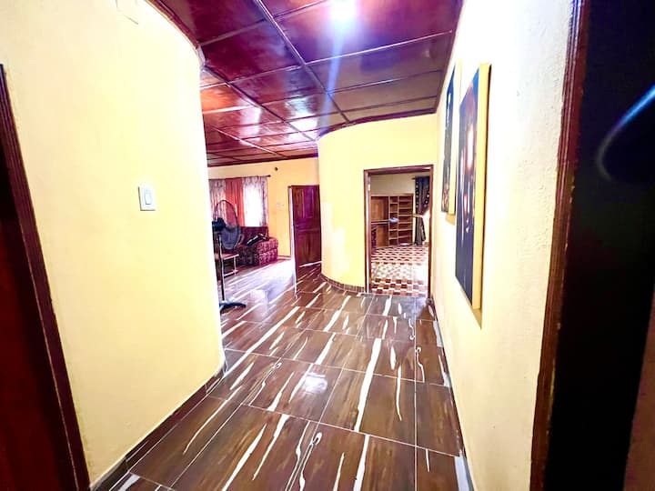 Extra Bedroom In Beach Home - Monrovia