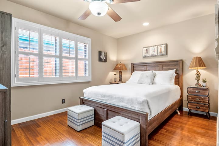 Cozy Room With Queen Bed For Relaxing Stay - Huntington Beach, CA