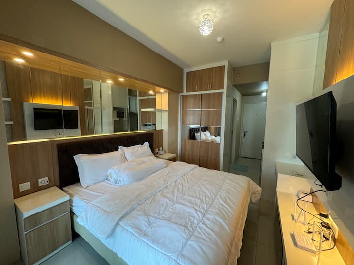 New -Orchard Tower 1br Pool View - Surabaya