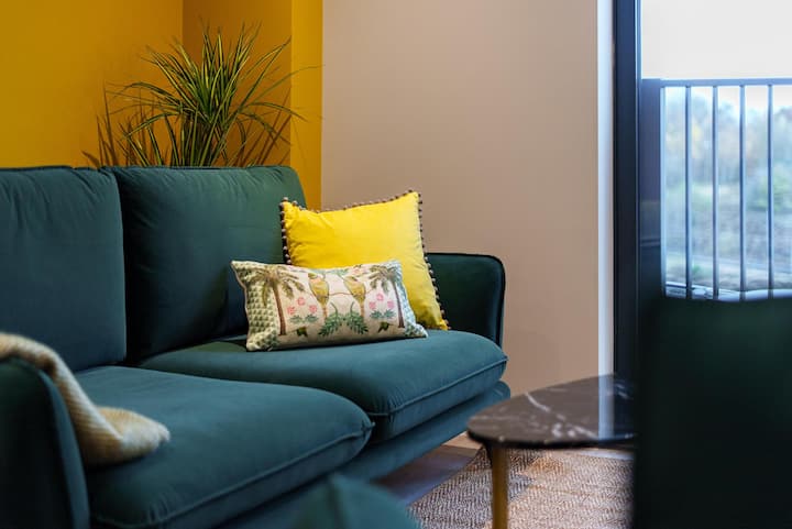 The Jungle Nest 2bed 2bath Centre Leeds & Stadium - Leeds