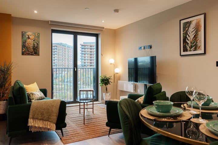 The Jungle Nest 2bed 2bath Centre Leeds & Stadium - Leeds