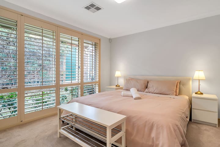 3br| Free Parking+privateyard| 16 Min To Lane Cove - Ryde