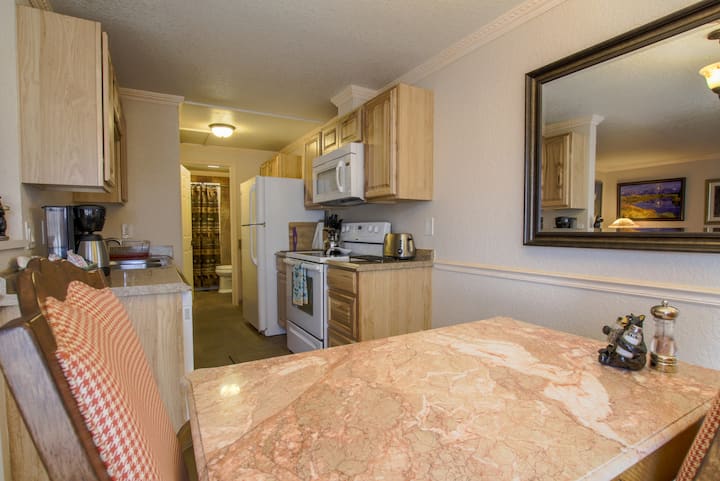 Yellowstone Gateway 1 Bedroom Kitchen Suite (#115) - Gardiner, MT