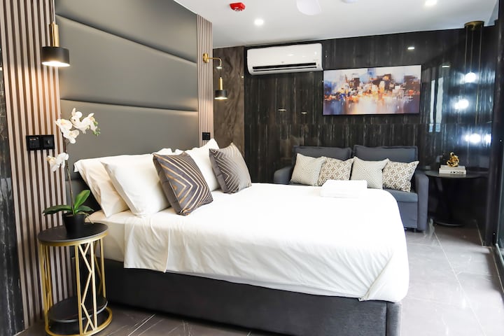 New Deluxe Balcony Studio Apt-somerset/orchardarea - Newton