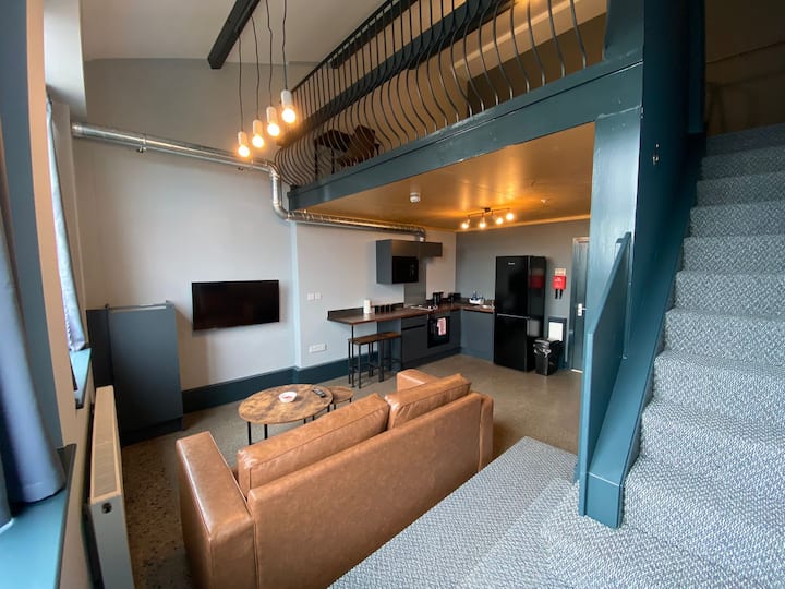 One Bedroom Mezzanine Apartment - Free Parking - Newcastle Airport (NCL)