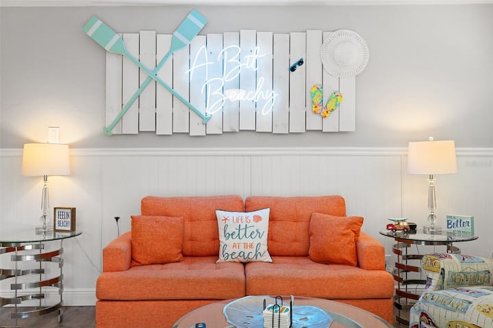 Spacious And Short Drive To Beach - Treasure Island, FL