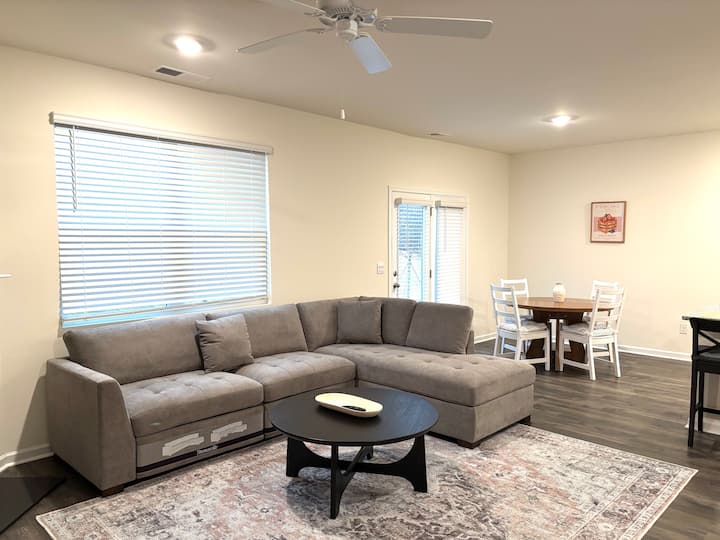 Spacious 5-bedroom Family Home - Newnan, GA