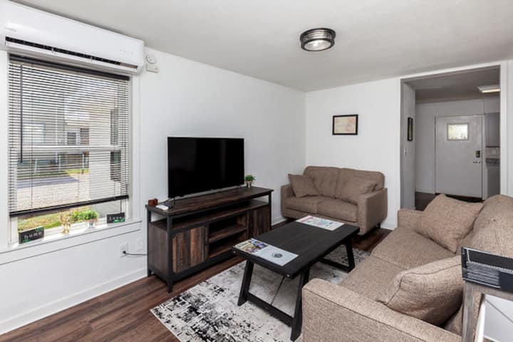 Spacious 9br Home~ideal For Groups~near Downtown - Des Moines, IA