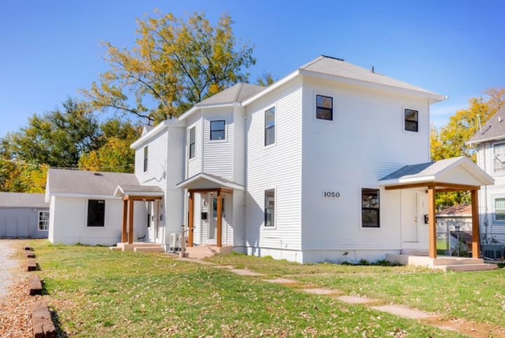Spacious 9br Home~ideal For Groups~near Downtown - Des Moines, IA