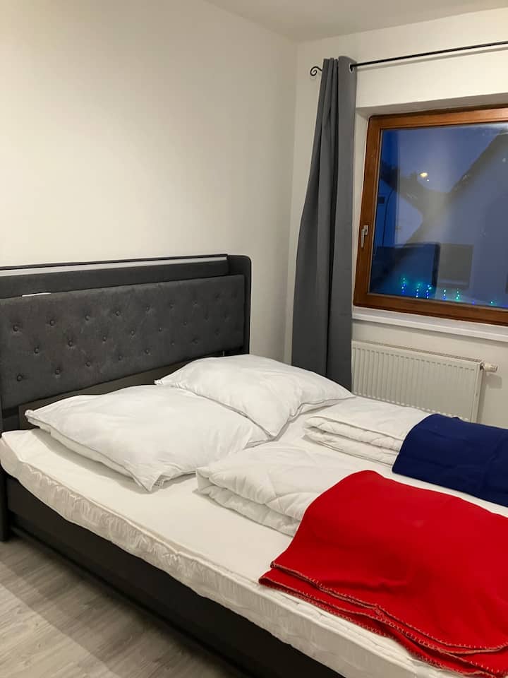 Helle 4 Zimmer Whg Für 4-10 P, Parken, Wlan, 24/7 - Landshut