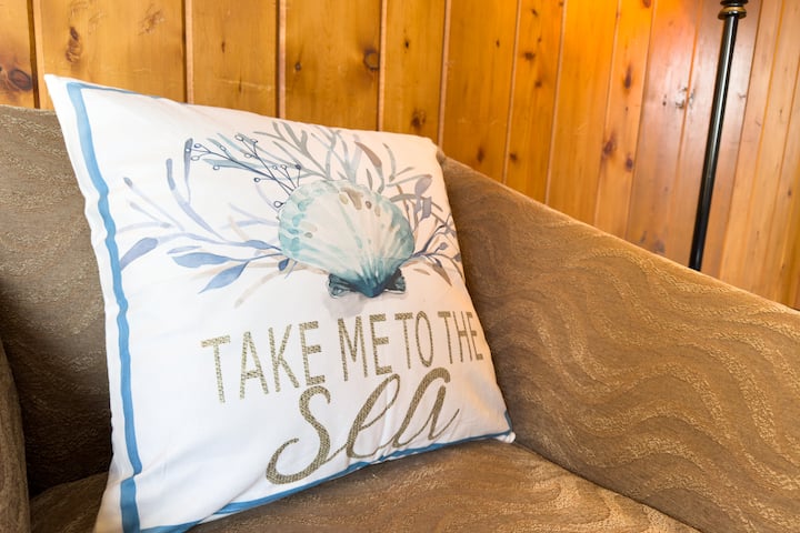 Cozy:}~pacman~walkobeach/eats/cove/town~dog~fenced - Seaside, OR