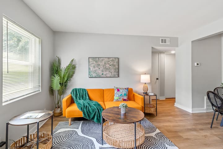 Zebra Bungalow - Louisville, KY