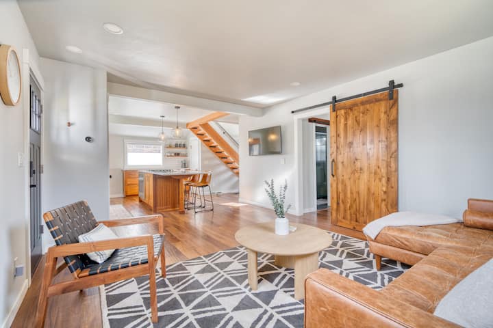 King Bed, Walk To Downtown, Fully Equipped Kitchen - Bend