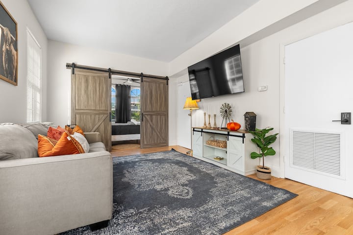 Downtown, Armature Works, Water Street Largeloft - Davis Islands, FL