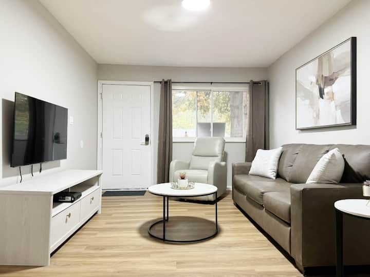 Cozy Retreat | King 2bd/1ba Duplex Apt In Ev - 에번즈빌