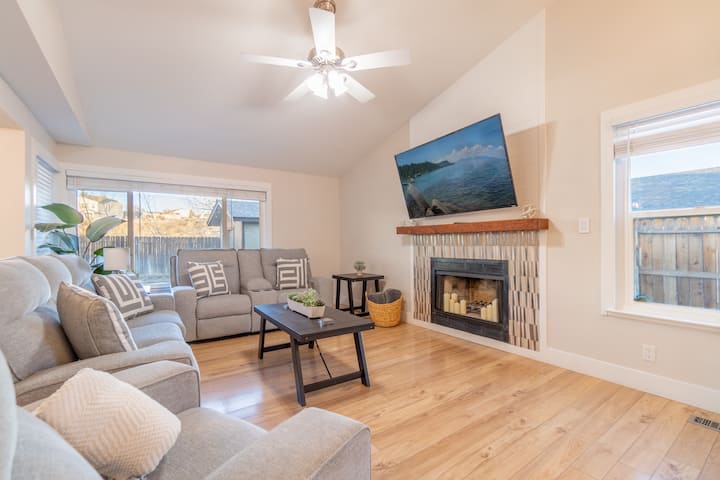 Modern Retreat | Game Room + Backyard Patio - Reno, NV