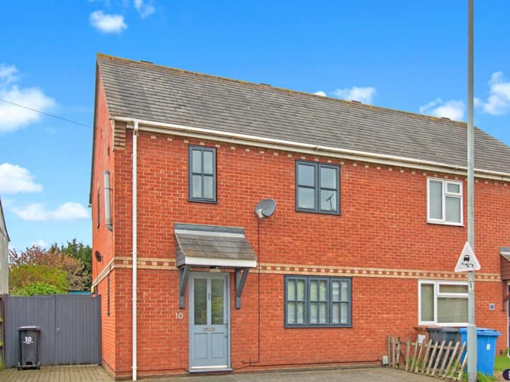 Spacious 3 Bedroom Family Friendly Home In Ipswich - Woodbridge