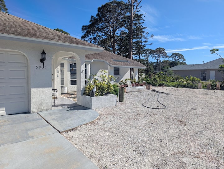 Osprey House Venice 
Two Bedroom And Two Restrooms - Venice Beach, Venice