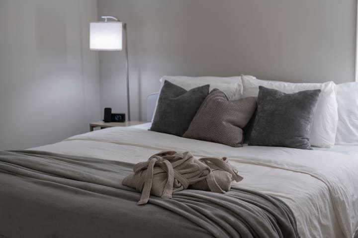 Spacious Atlanta Home - Atlanta, GA