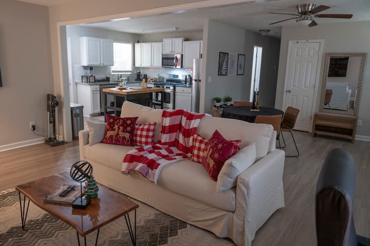 Spacious Atlanta Home - Atlanta, GA