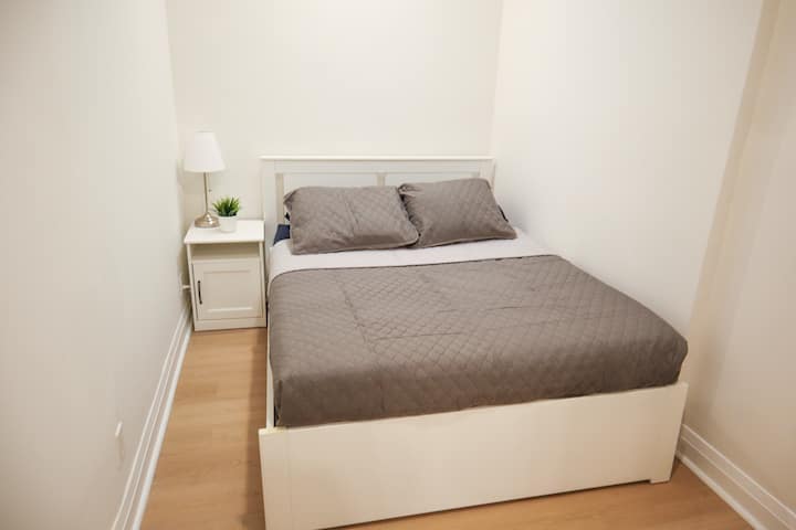 Private Bed & Bath - Walkable, Public Transit - Toronto