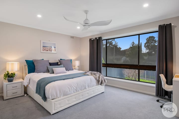 Tennis Centre Lux 4bd Close To Lake In Bendigo - Bendigo