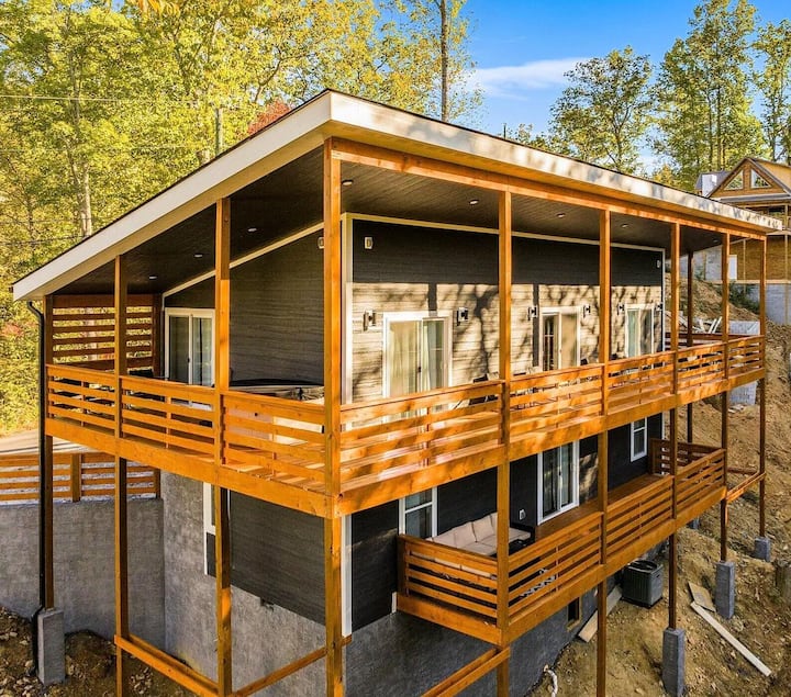 Modern Cozy Cabin Sauna / Hot Tub Smoky Mountains - Gatlinburg, TN