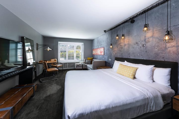 Spacious Double Hotel Suite - San Francisco, CA