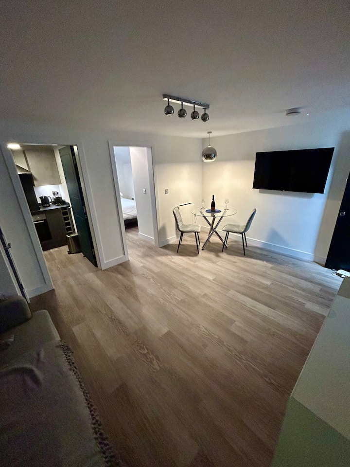 Executive 1 Bed Flat 5min Walk From Town Centre - Reading