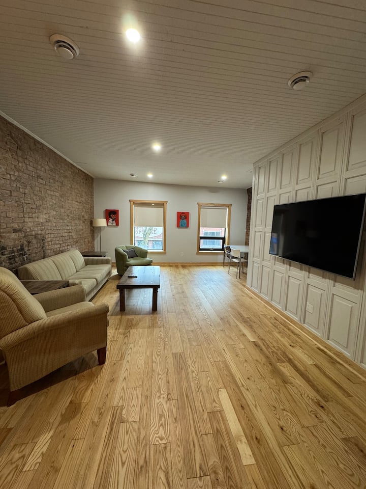 One Bedroom Downtown Apartment - Chatham