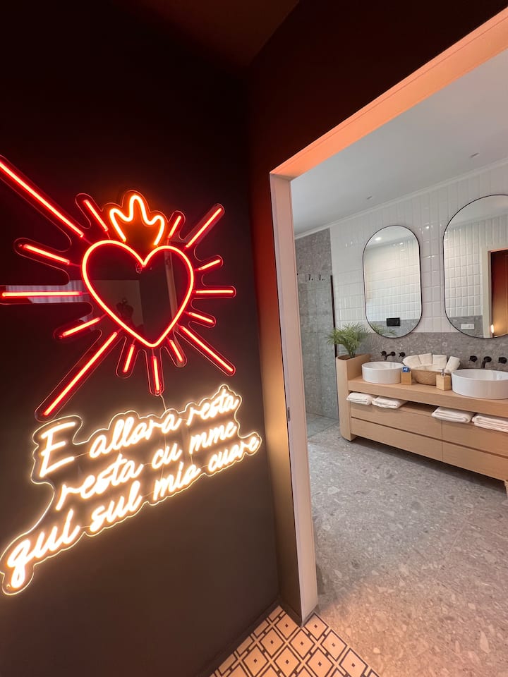 “The Hearth Of Naples” - Neapol