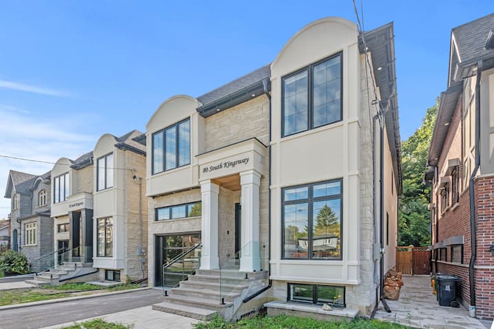 Modern Luxury House 5 Bed & 4.5 Bath - High Park - Toronto