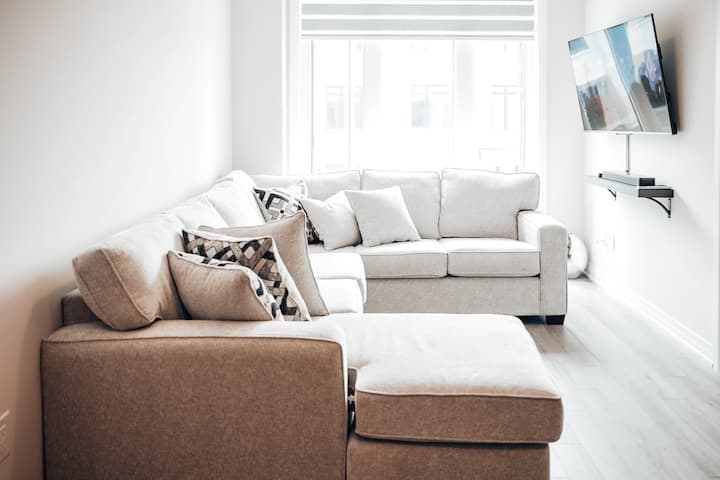 Luxury Cozy Bedroom With Full Amenities - Brantford