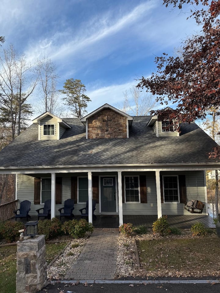 Forest Edge Lake Retreat - Smith Mountain Lake, VA