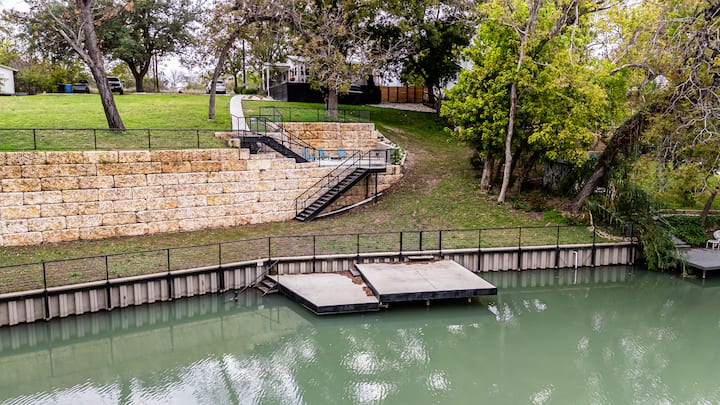 River Front, Huge Deck, Fire Pit, Paddle Boards - Seguin